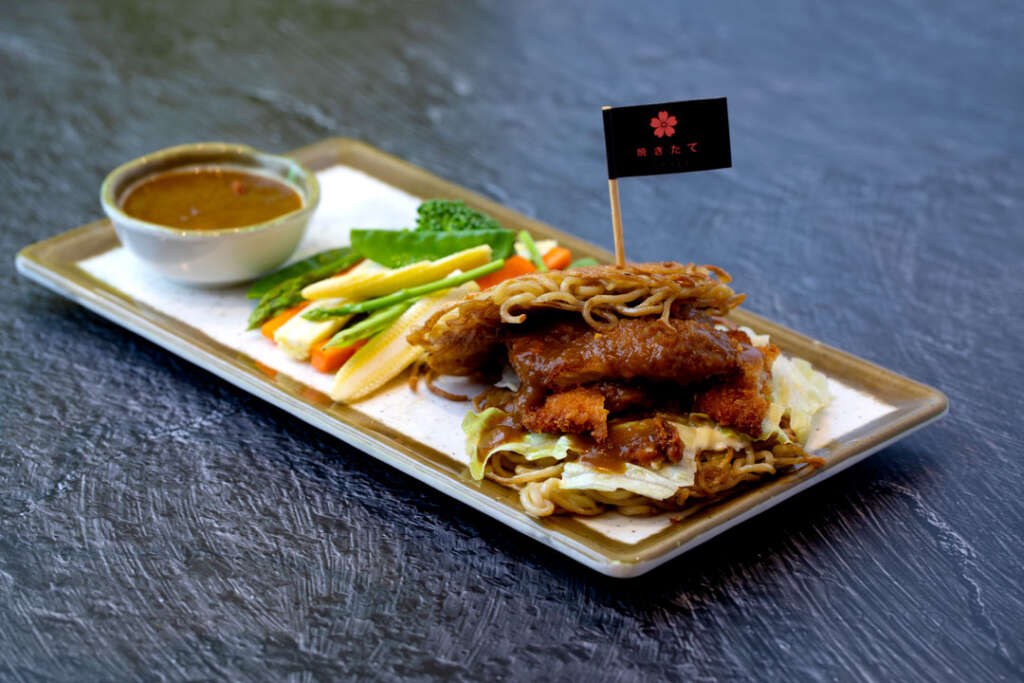 CHICKEN KATSU CURRY Ramen Burger – YAKITATE